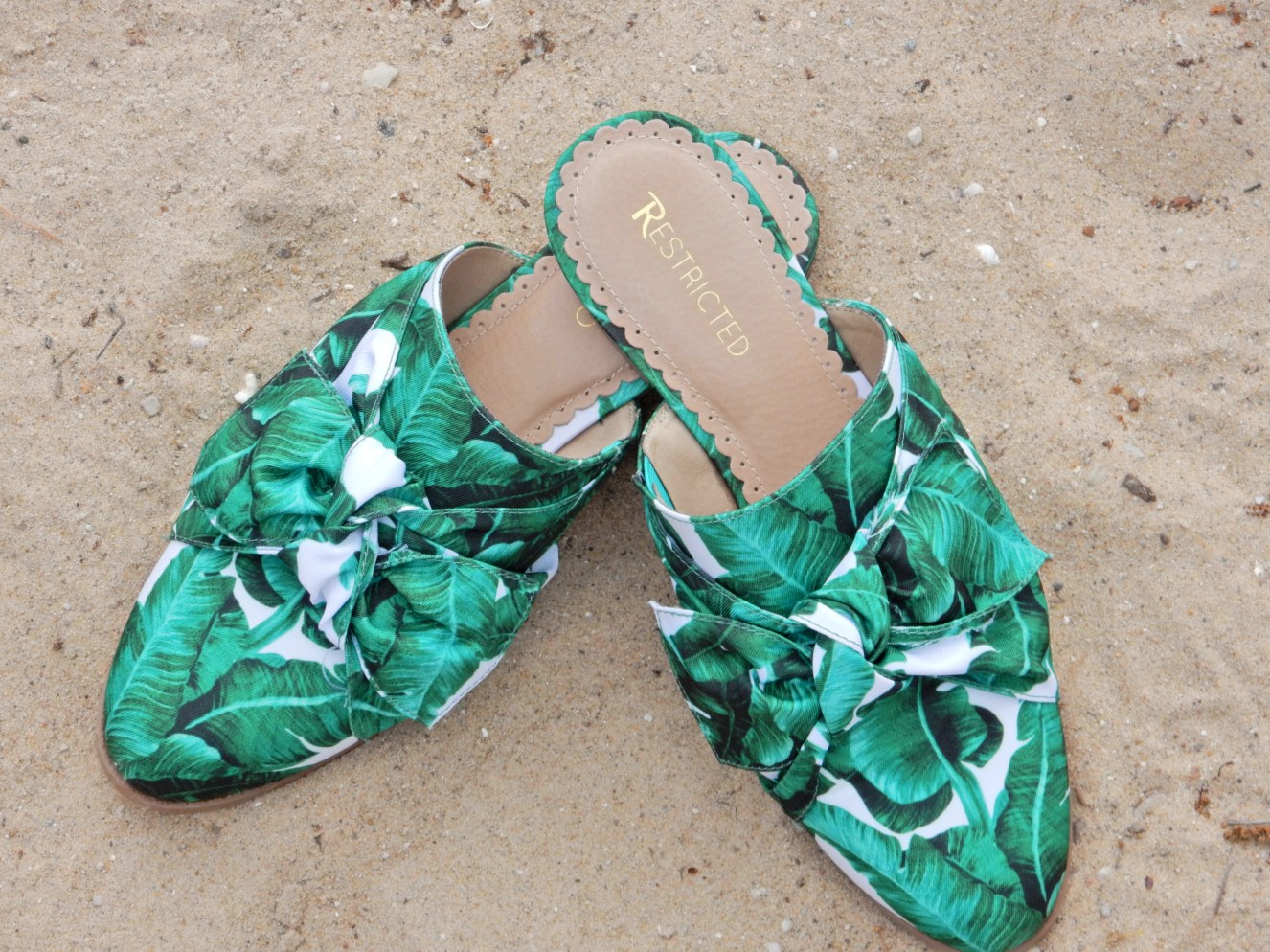 Pretty in Palms: The Perfect Summer Slides – Sarah In Style