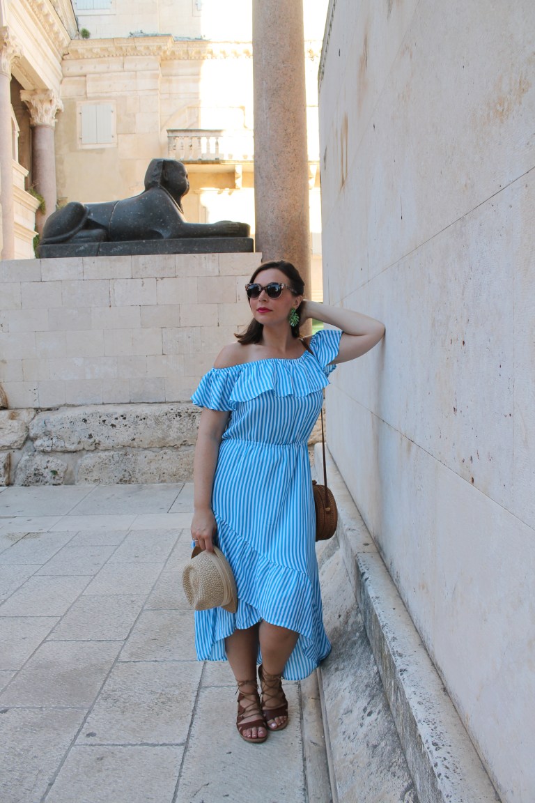 Vacation Blues: The Perfect Packing Color Scheme – Sarah In Style