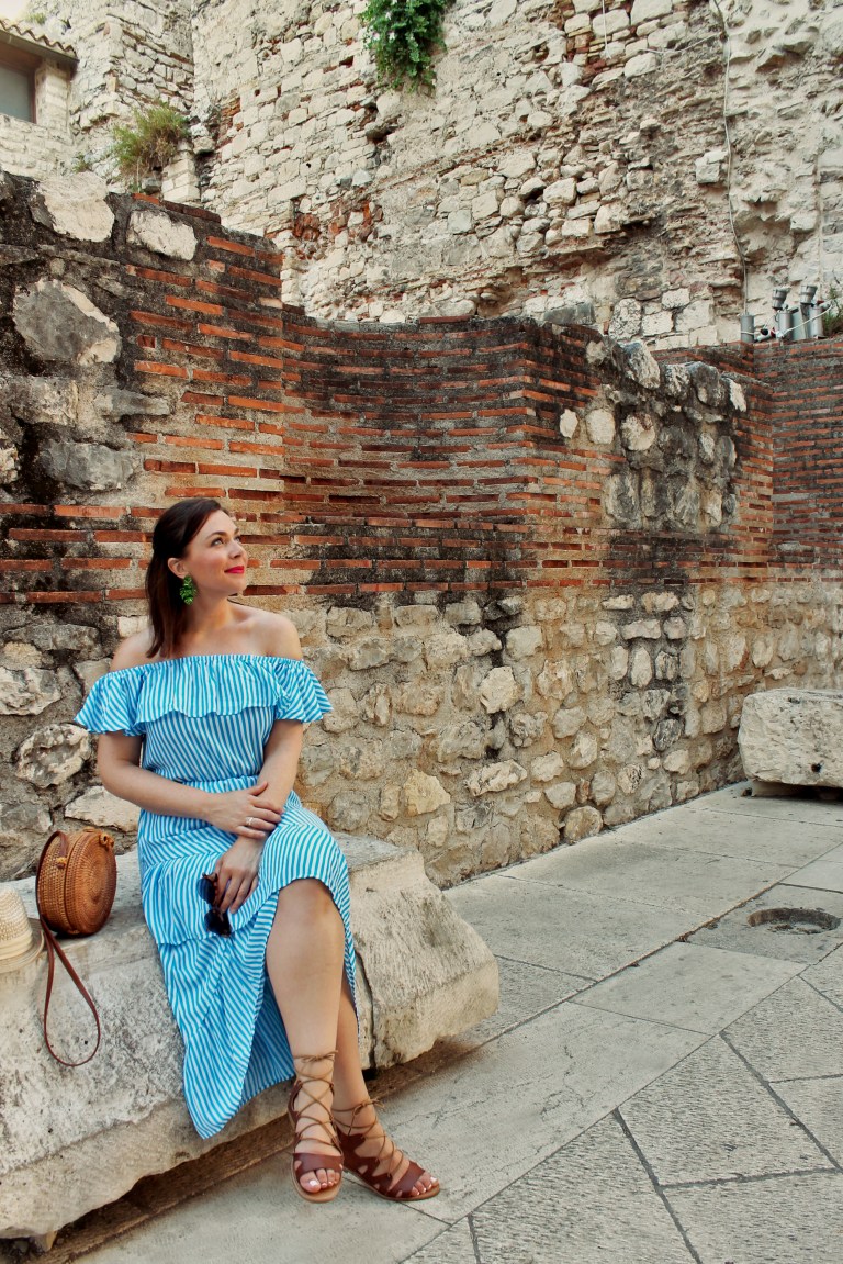 Vacation Blues: The Perfect Packing Color Scheme – Sarah In Style